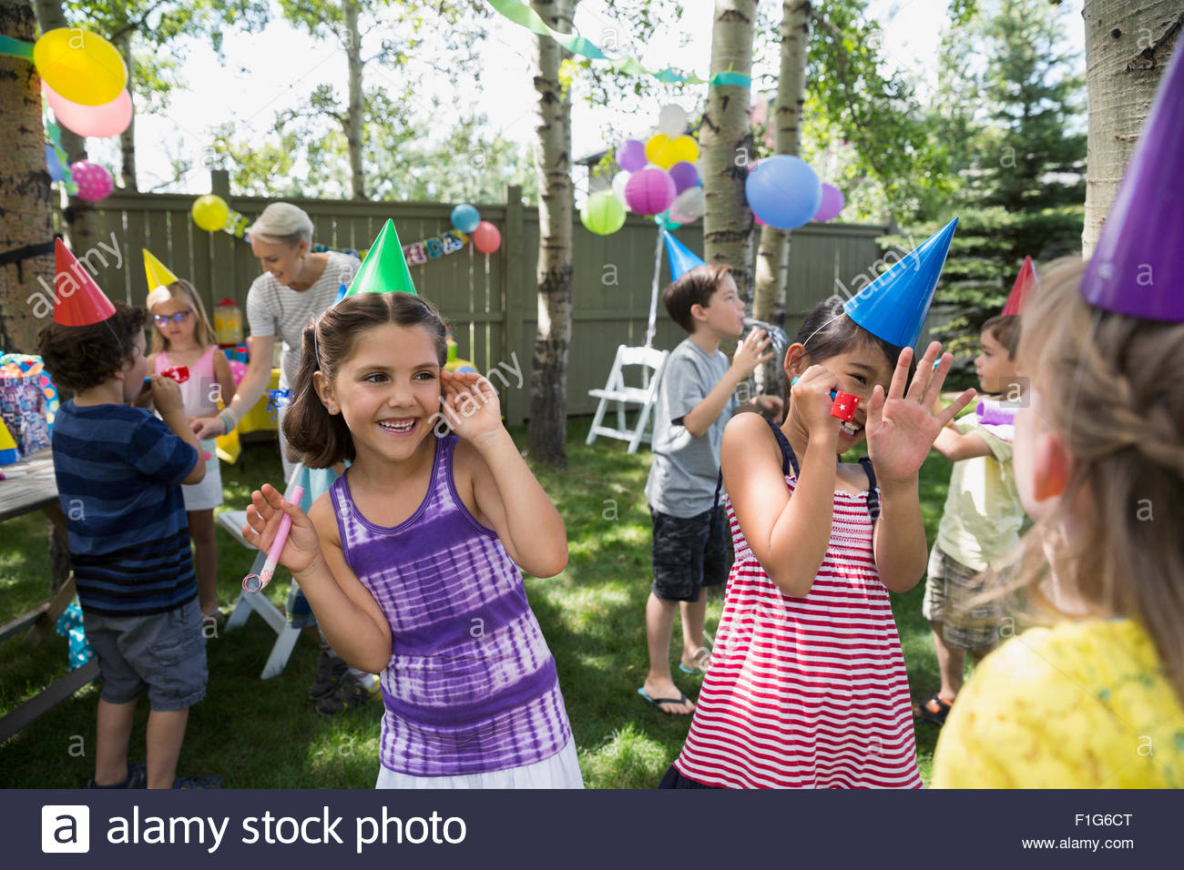 Kids birthday party hi-res stock photography and images - Alamy