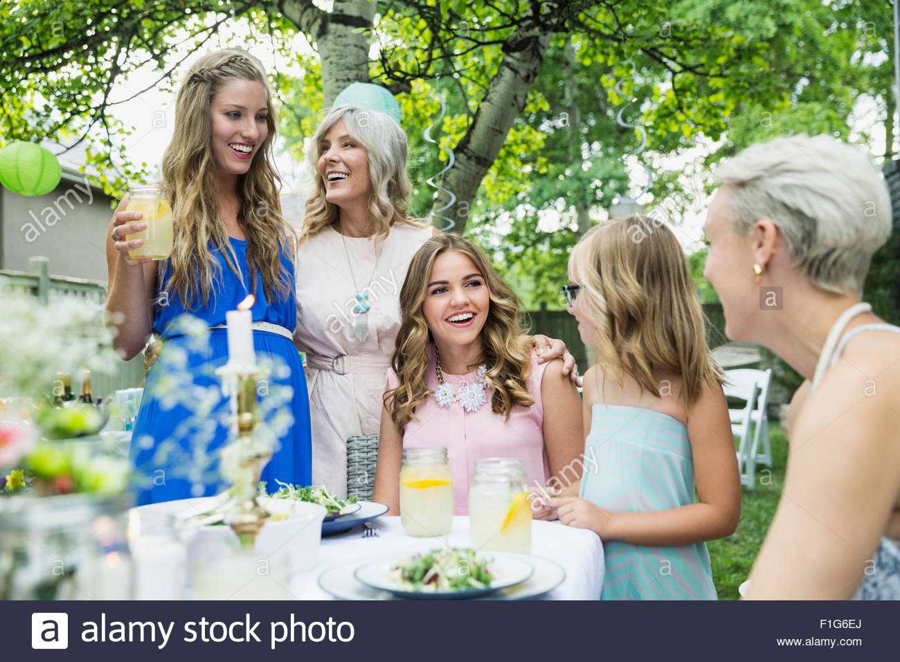 Women lunch table hi-res stock photography and images - Alamy