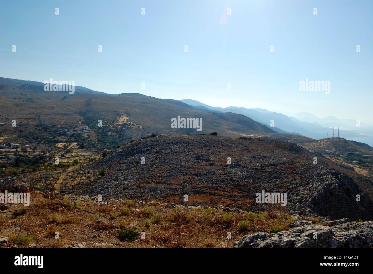 White mountains crete hi-res stock photography and images - Alamy