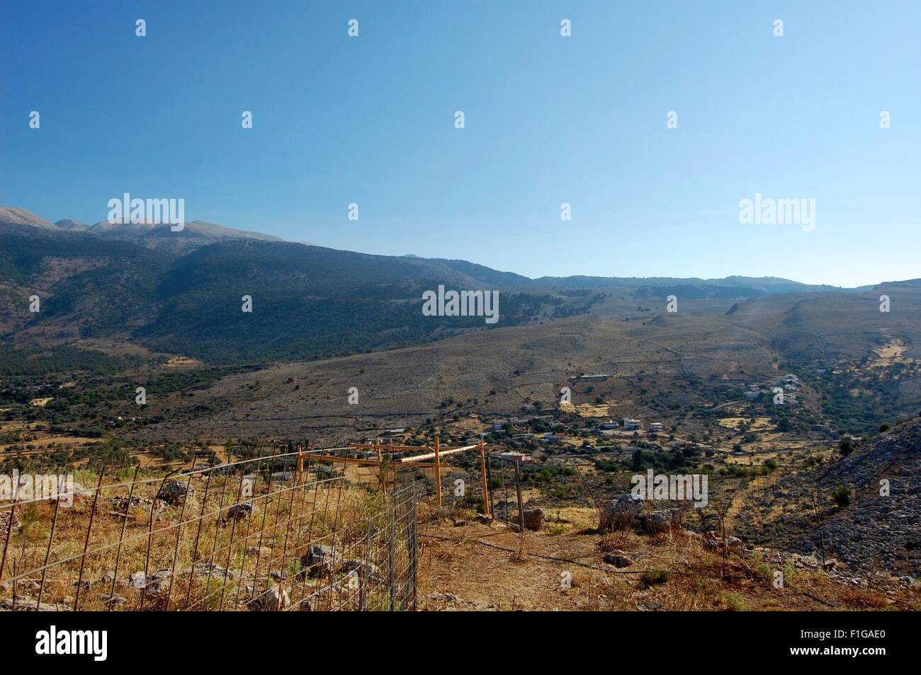 White mountains crete hi-res stock photography and images - Alamy