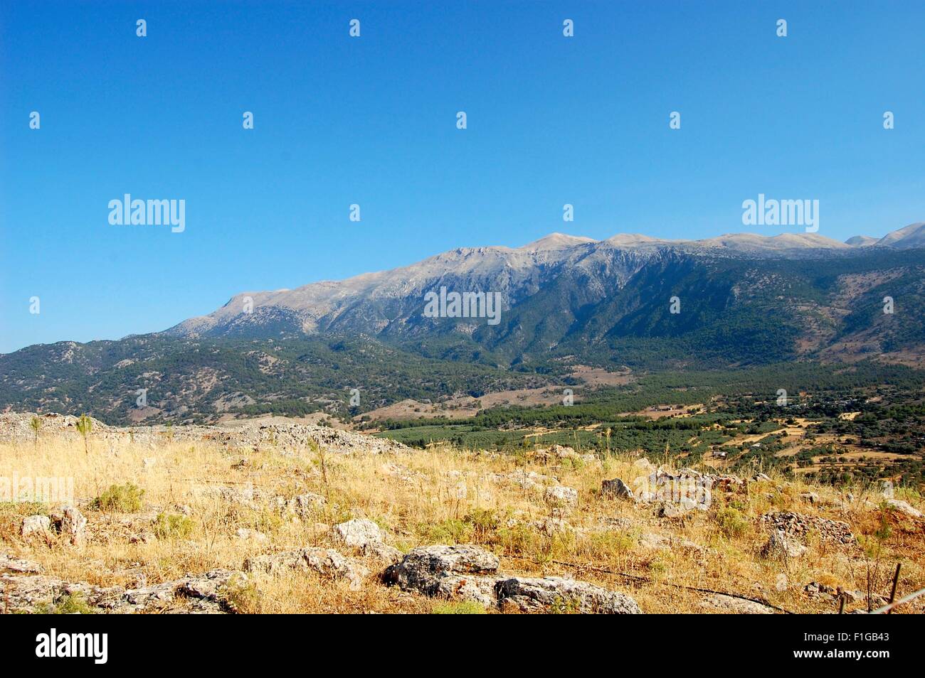 The white mountains of Lefka Ori in southern crete Stock Photo - Alamy