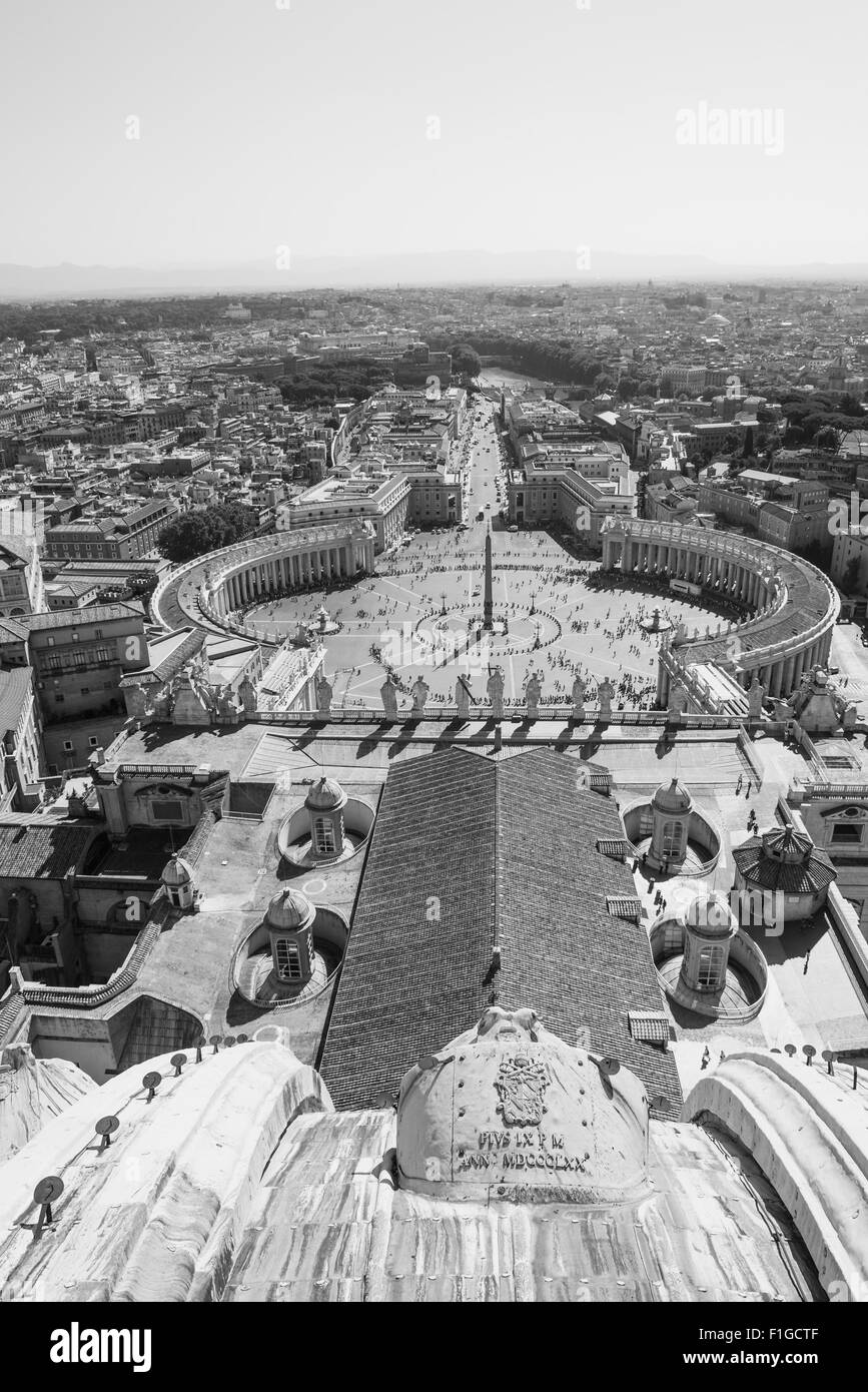 Vatican saint peters square in Black and White Stock Photos & Images ...