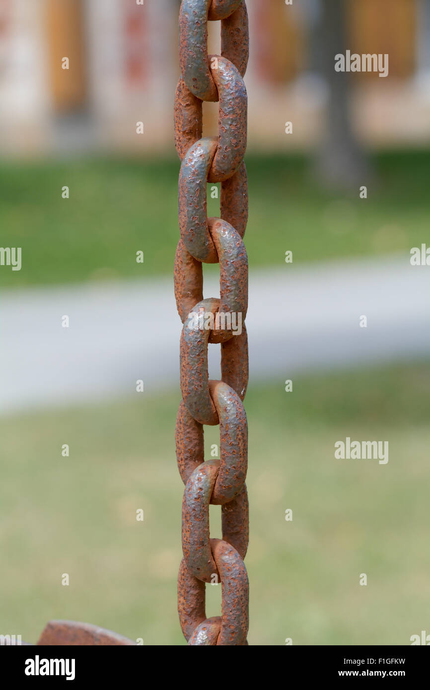 Rusted metal chain - part of old crane Stock Photo - Alamy