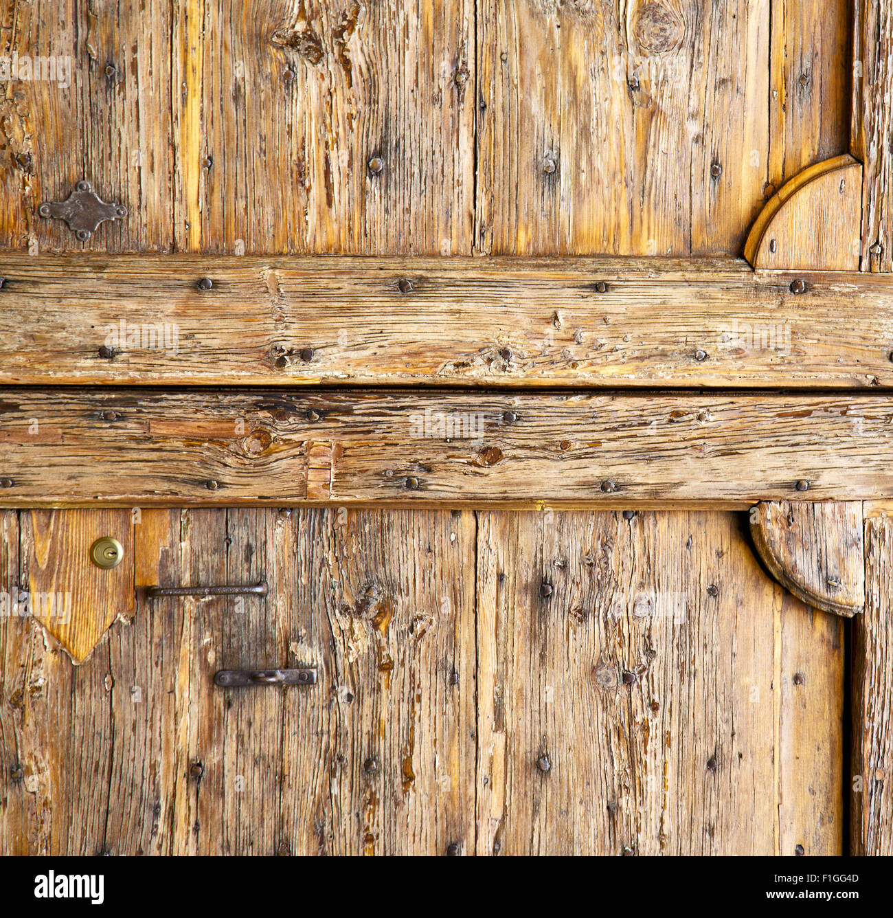 cavaria abstract rusty brass brown knocker in a door curch closed wood ...
