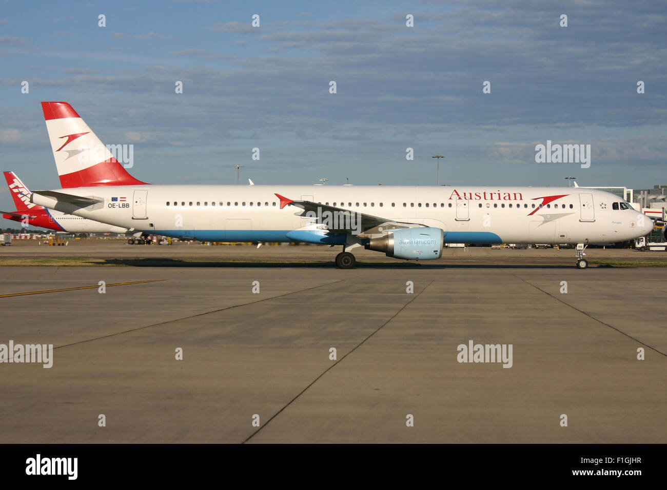 Austrian airbus a321 hi-res stock photography and images - Alamy