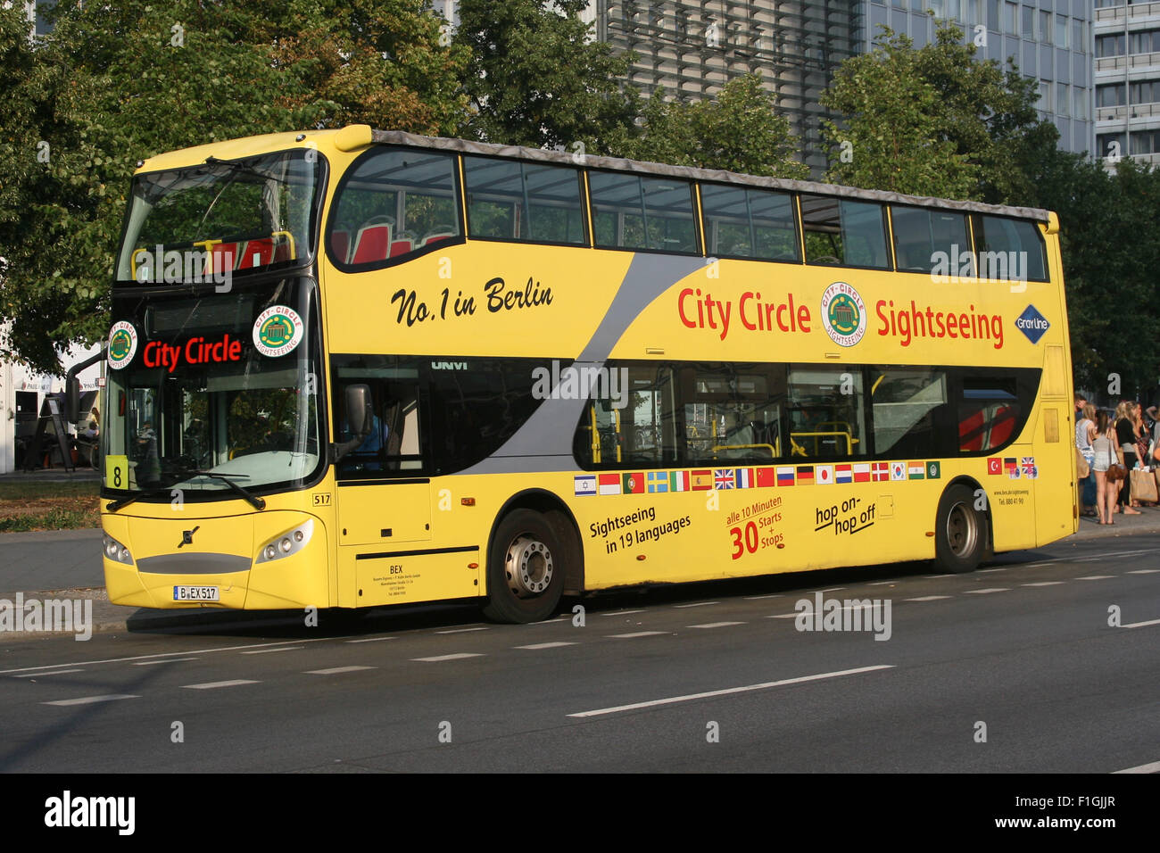 Bus circle hi-res stock photography and images - Alamy