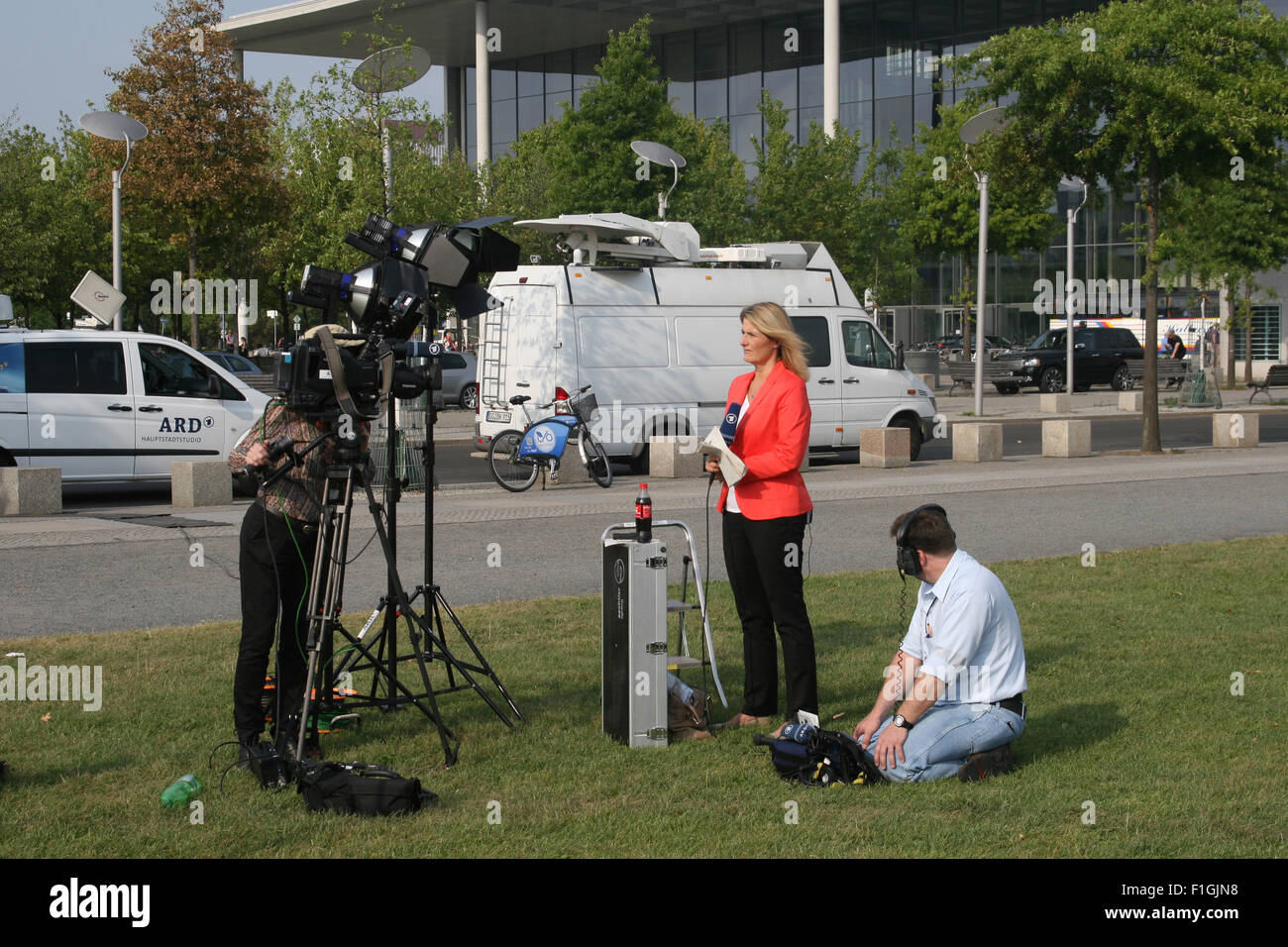 TV NEWS FILM CREW BERLIN GERMANY Stock Photo - Alamy