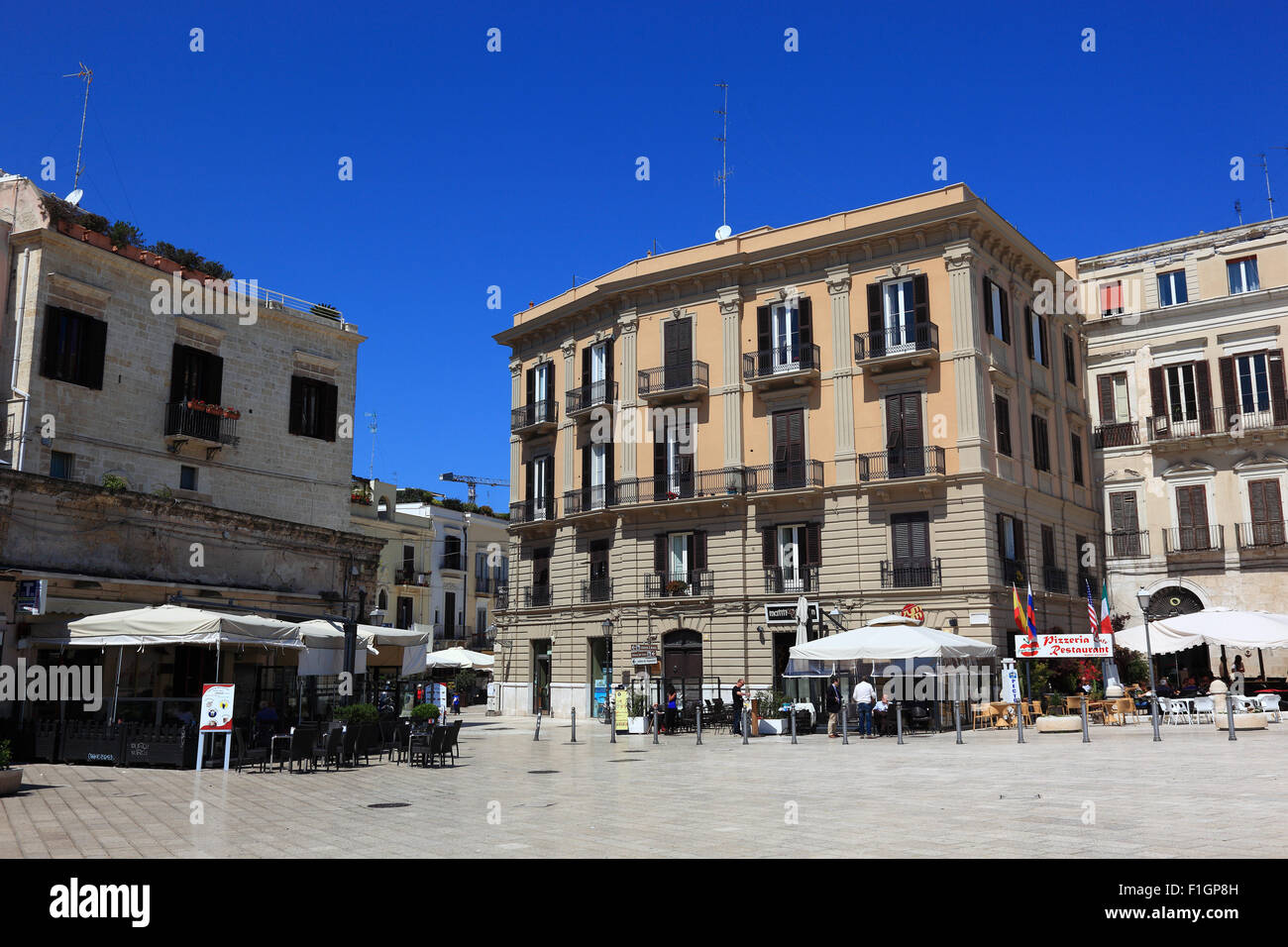 Bari, Piazza del Ferrarese, Apulia, Italy Stock Photo - Alamy