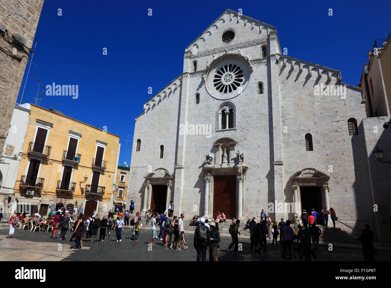 Bari cathedral hi-res stock photography and images - Alamy