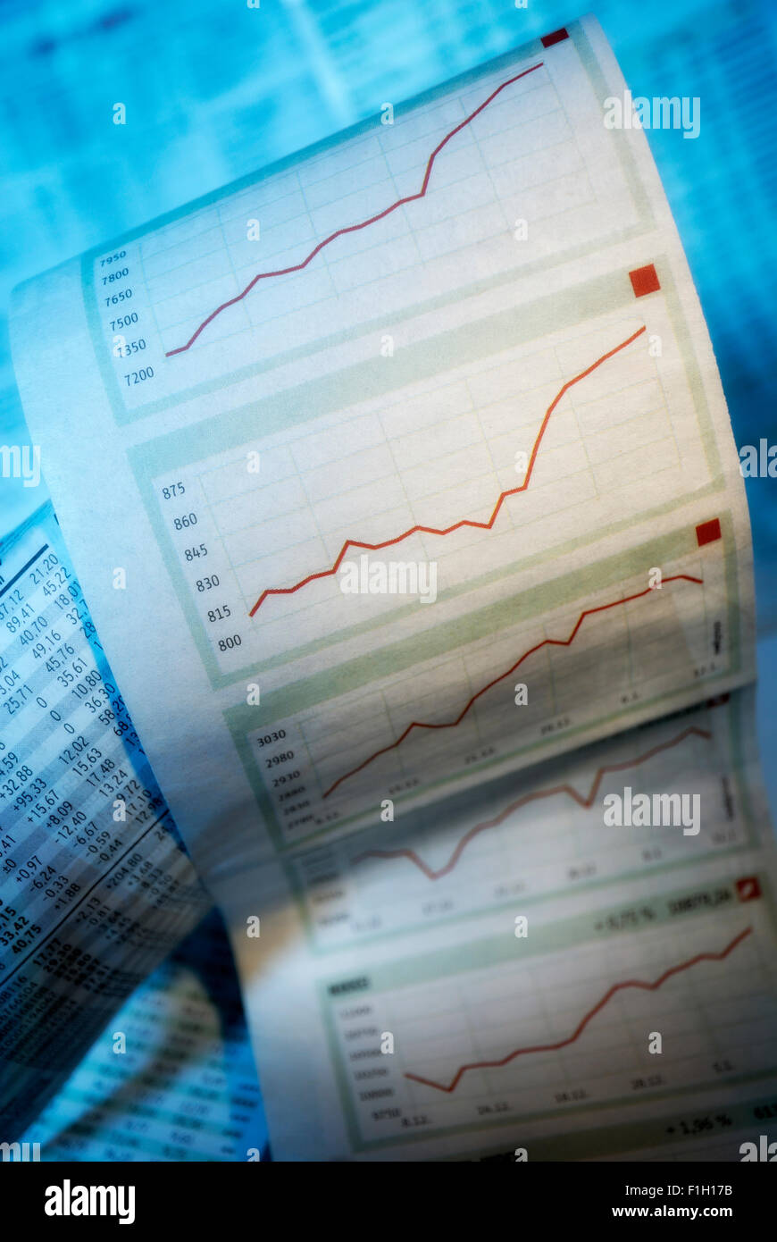 Curve charts hi-res stock photography and images - Alamy