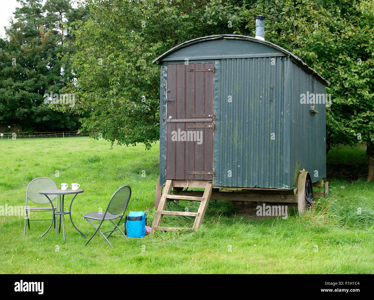 Old shepherds hut hi-res stock photography and images - Alamy