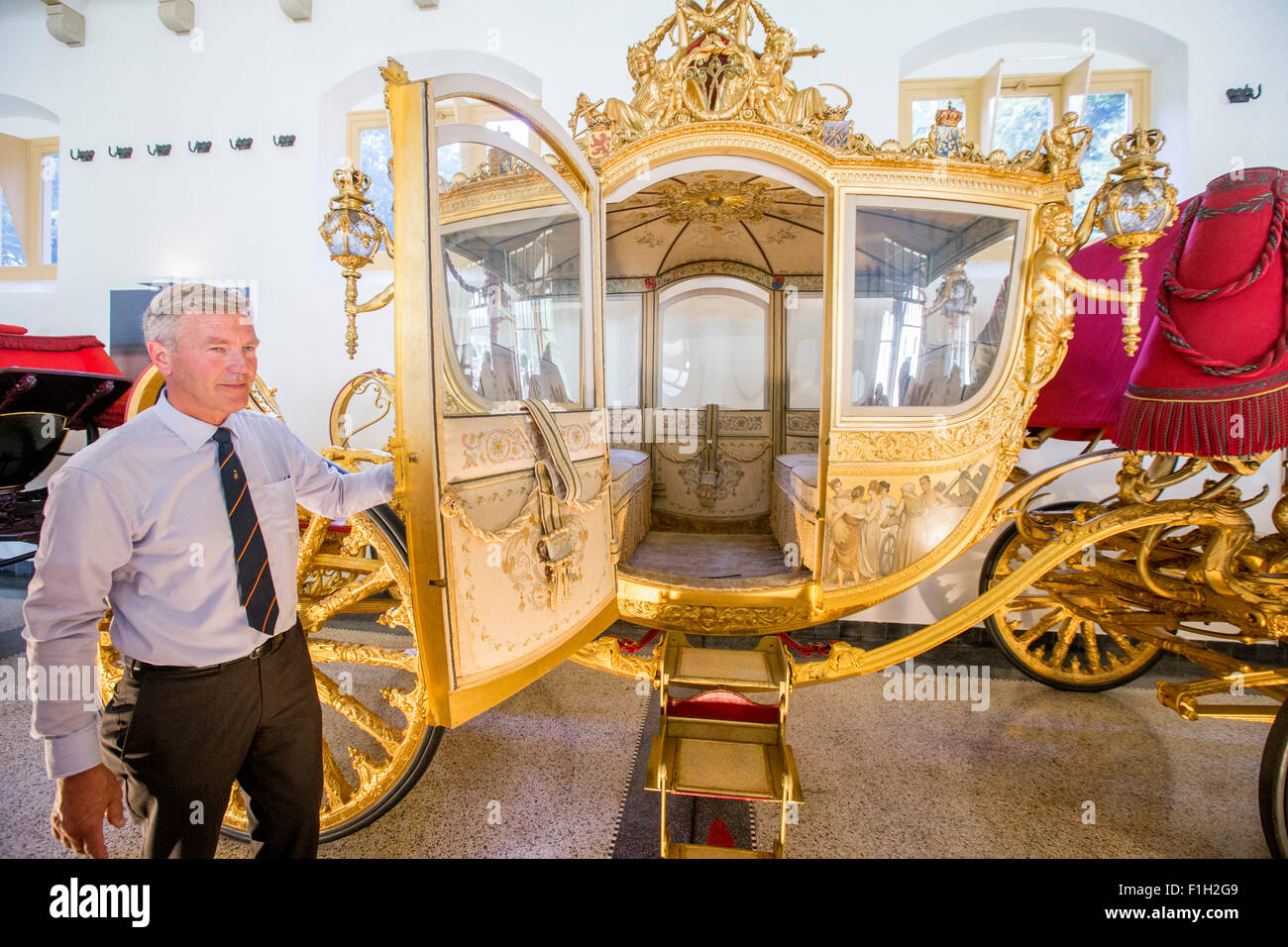Dutch royal coach palace het hi-res stock photography and images - Alamy