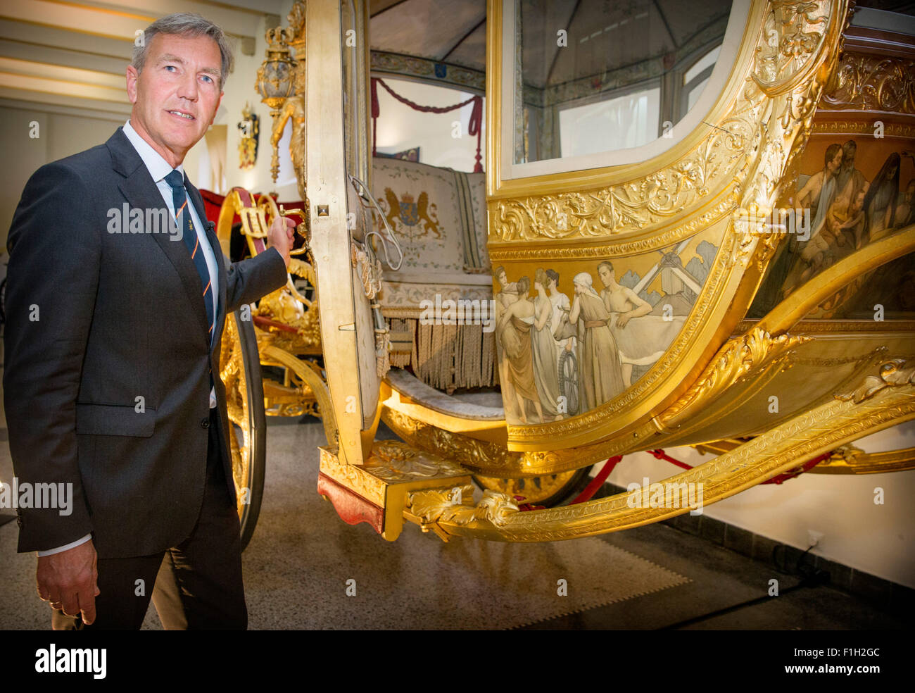 Dutch royal coach palace het hi-res stock photography and images - Alamy