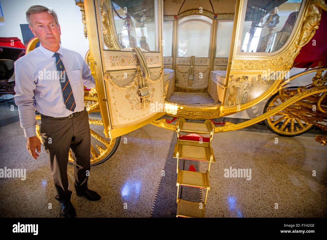 Dutch royal coach palace het hi-res stock photography and images - Alamy