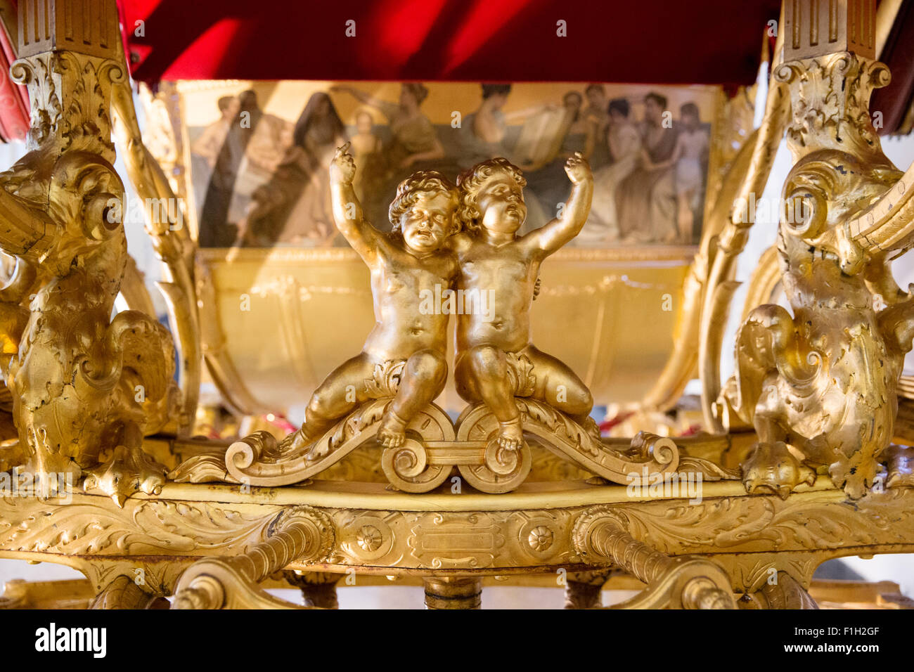 Dutch royal coach palace het hi-res stock photography and images - Alamy