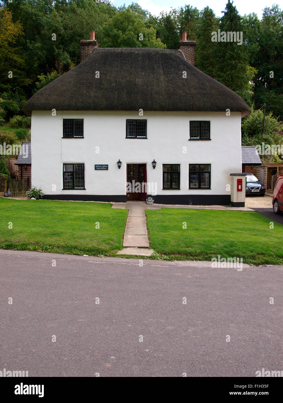 Milton abbas dorset village hi-res stock photography and images - Alamy