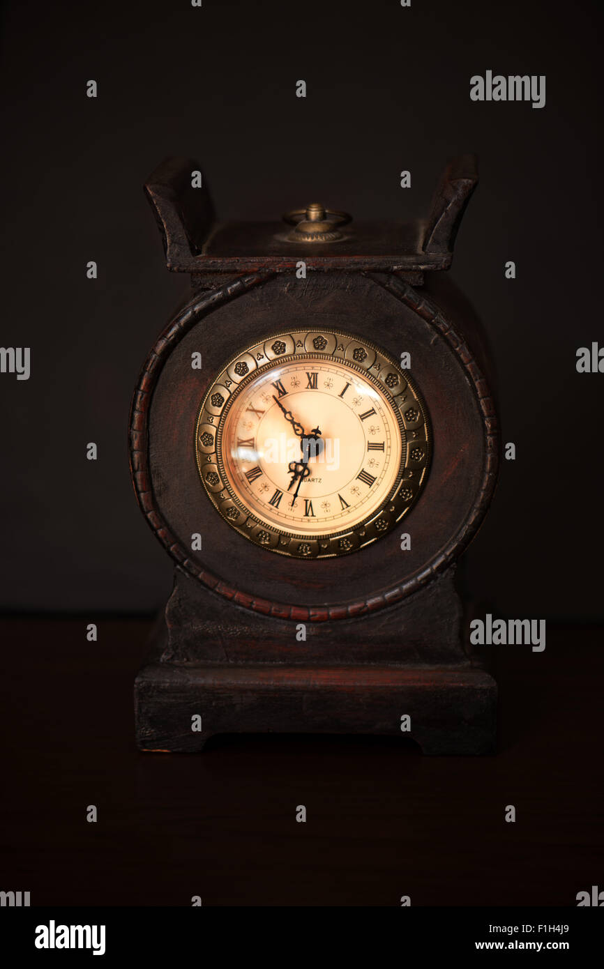 Counting clock hi-res stock photography and images - Alamy