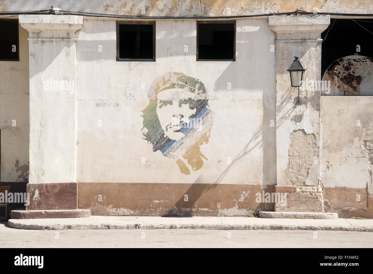 Che Guevara on a wall in Cuba Stock Photo - Alamy