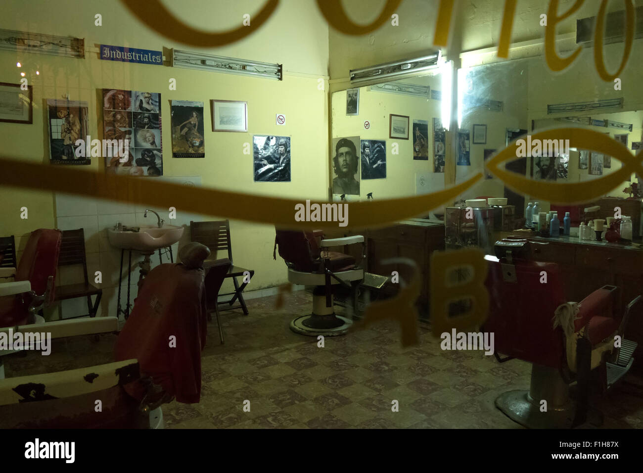 Beauty parlor hi-res stock photography and images - Alamy