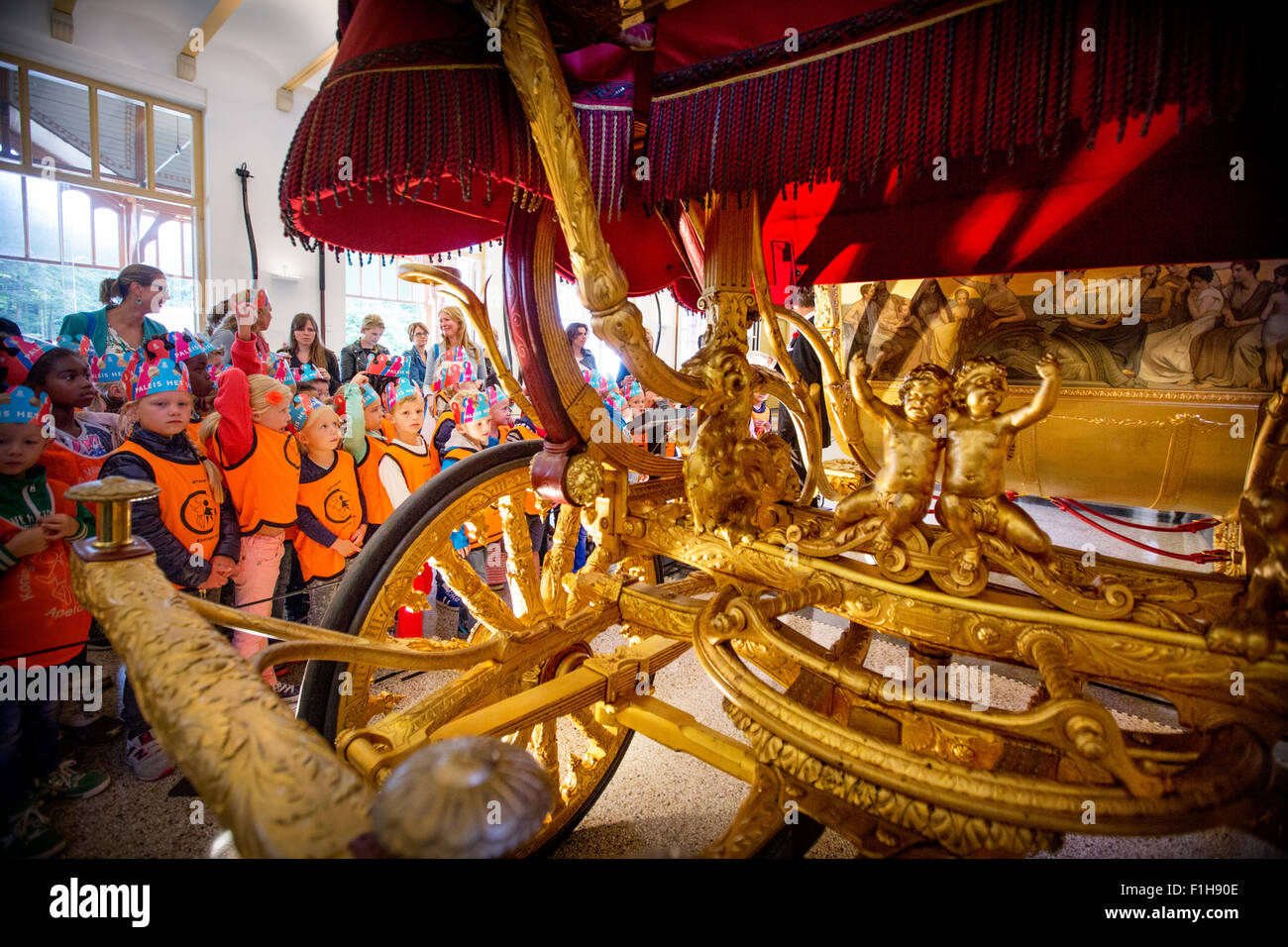 Dutch royal coach palace het hi-res stock photography and images - Alamy