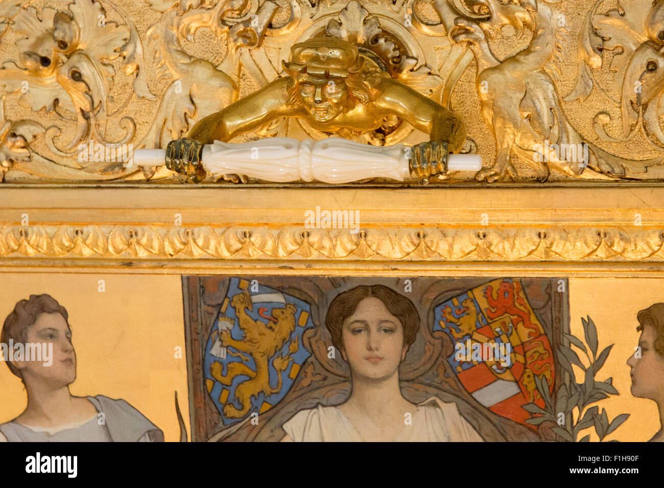 Dutch royal coach palace het hi-res stock photography and images - Alamy
