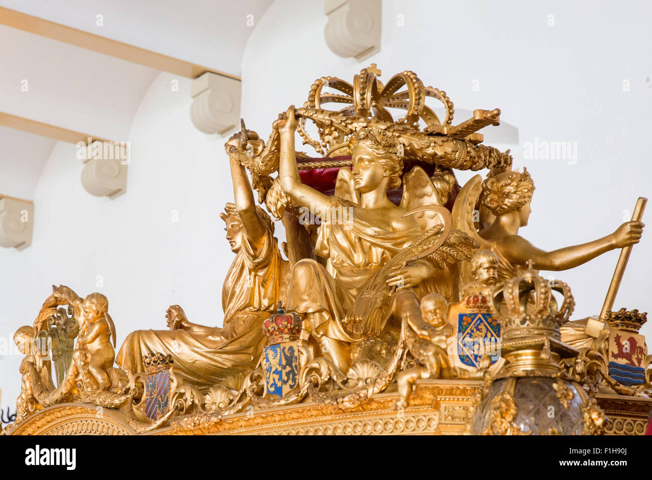 Dutch royal coach palace het hi-res stock photography and images - Alamy