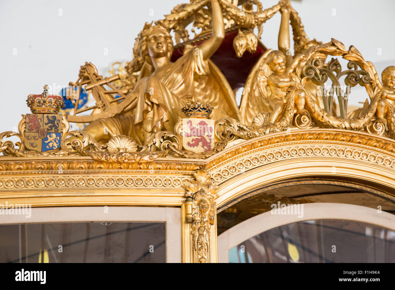 Dutch royal coach palace het hi-res stock photography and images - Alamy