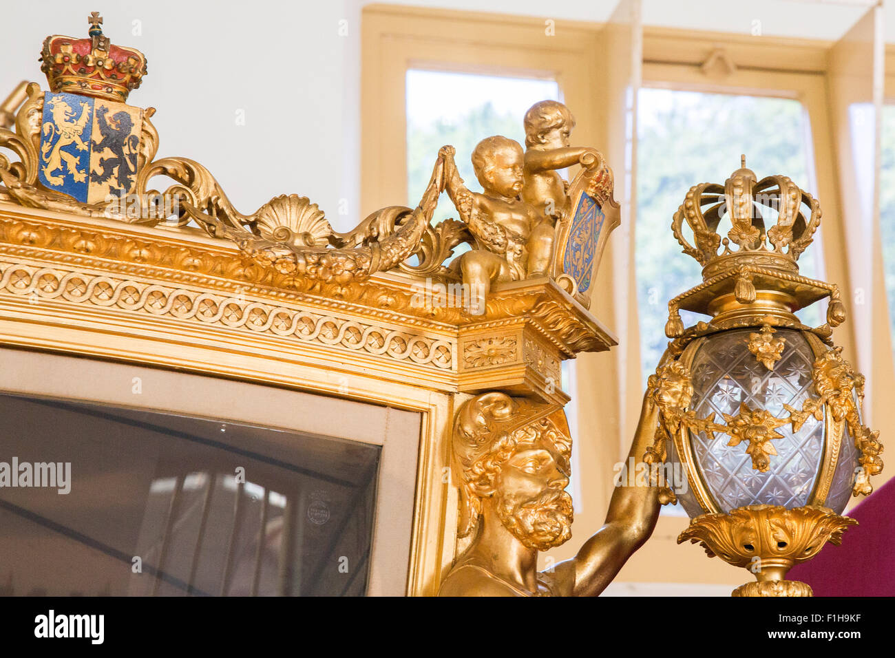 Dutch royal coach palace het hi-res stock photography and images - Alamy