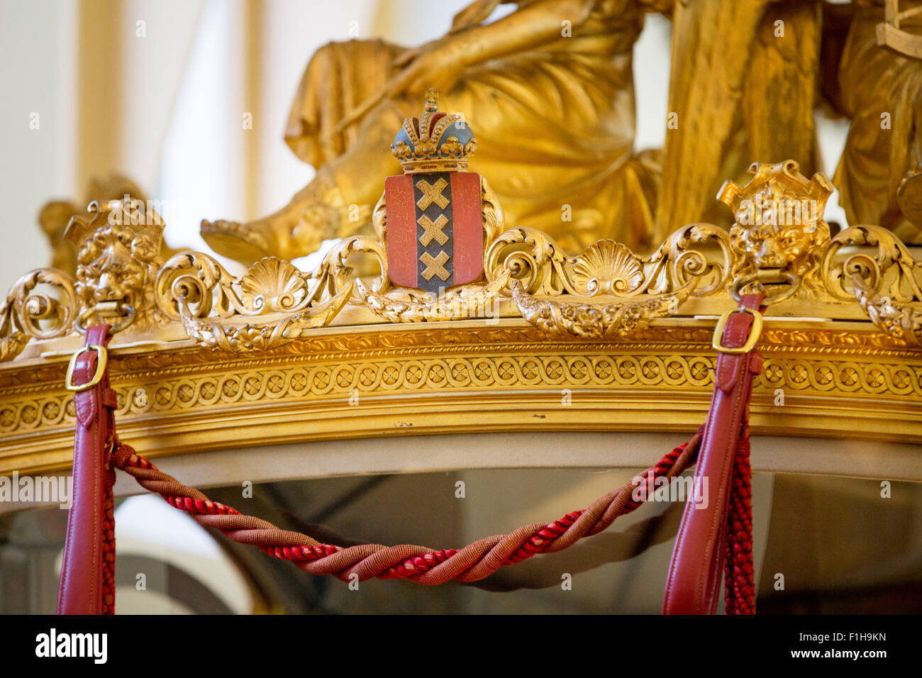 Dutch royal coach palace het hi-res stock photography and images - Alamy