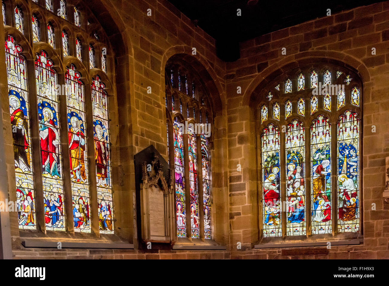 Wakefield cathedral windows hi-res stock photography and images - Alamy