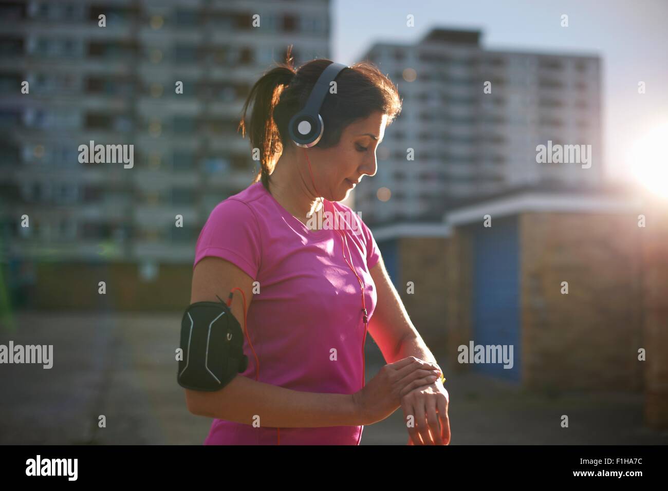 Checking connections hi-res stock photography and images - Alamy