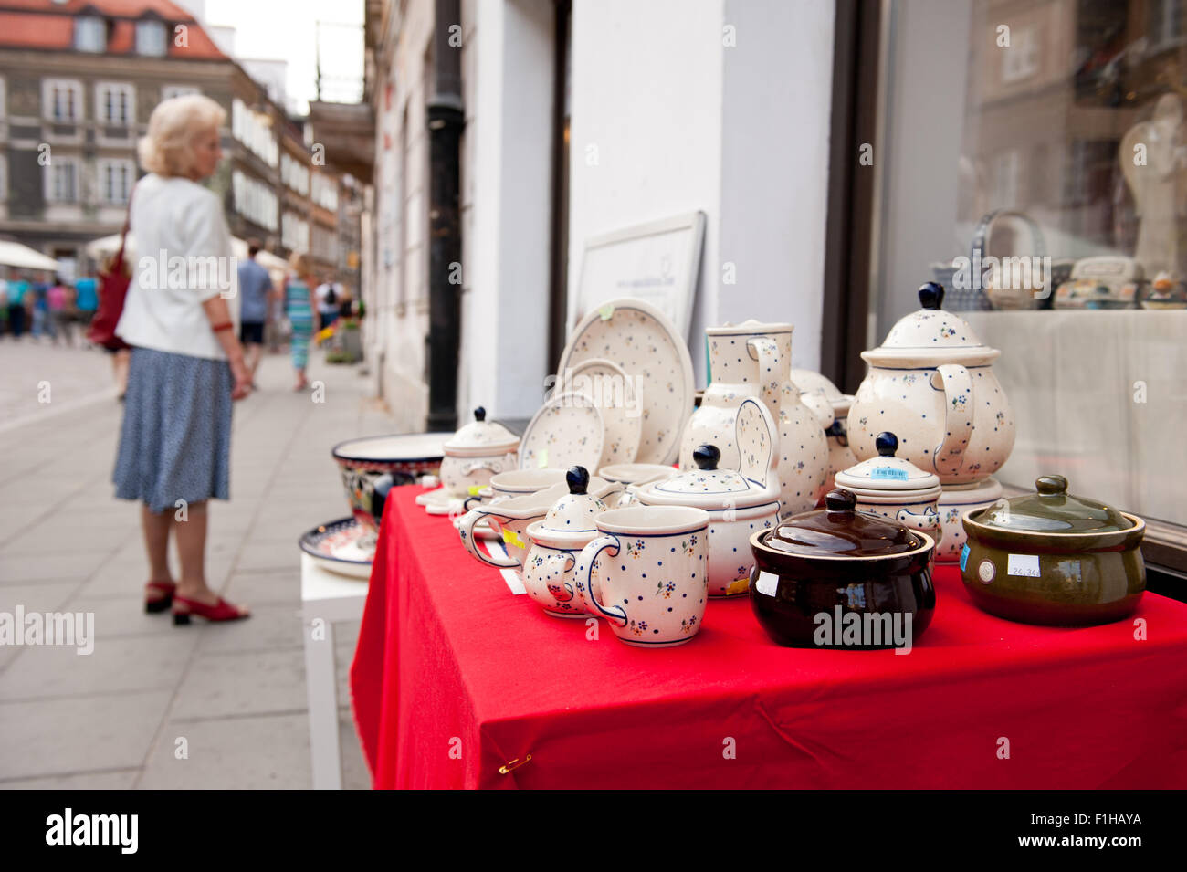 Outside ceramics shop hi-res stock photography and images - Alamy