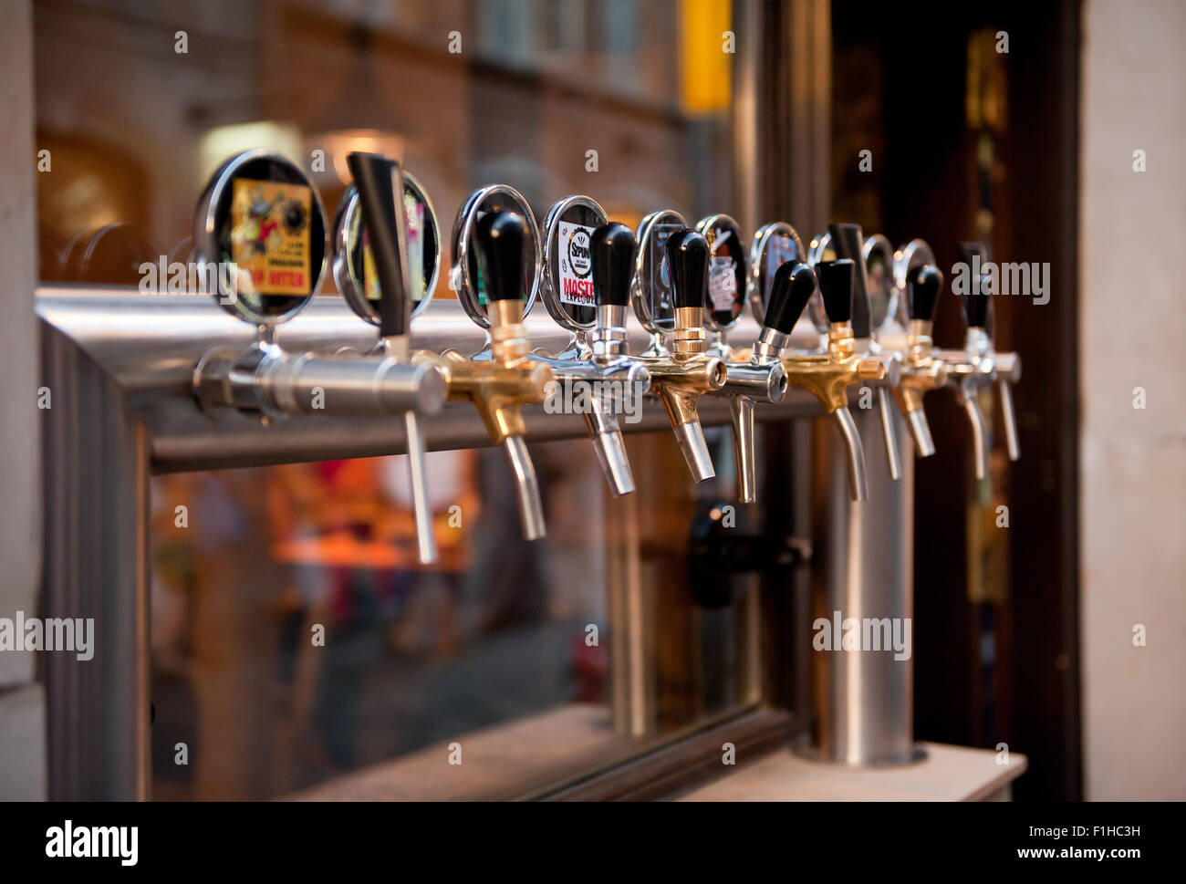 Tap bar hi-res stock photography and images - Alamy