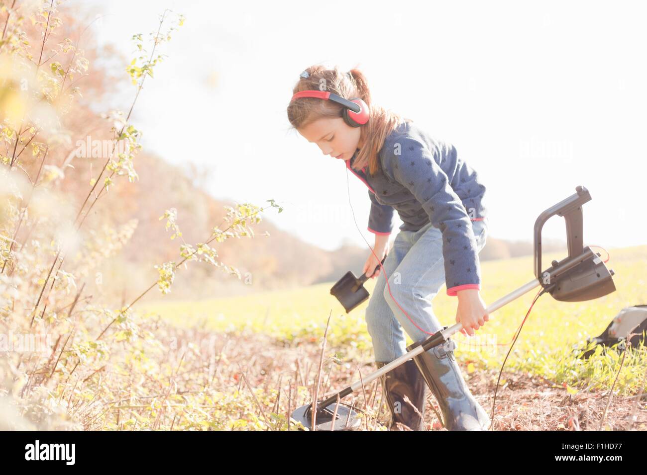 Child using spade hi-res stock photography and images - Alamy
