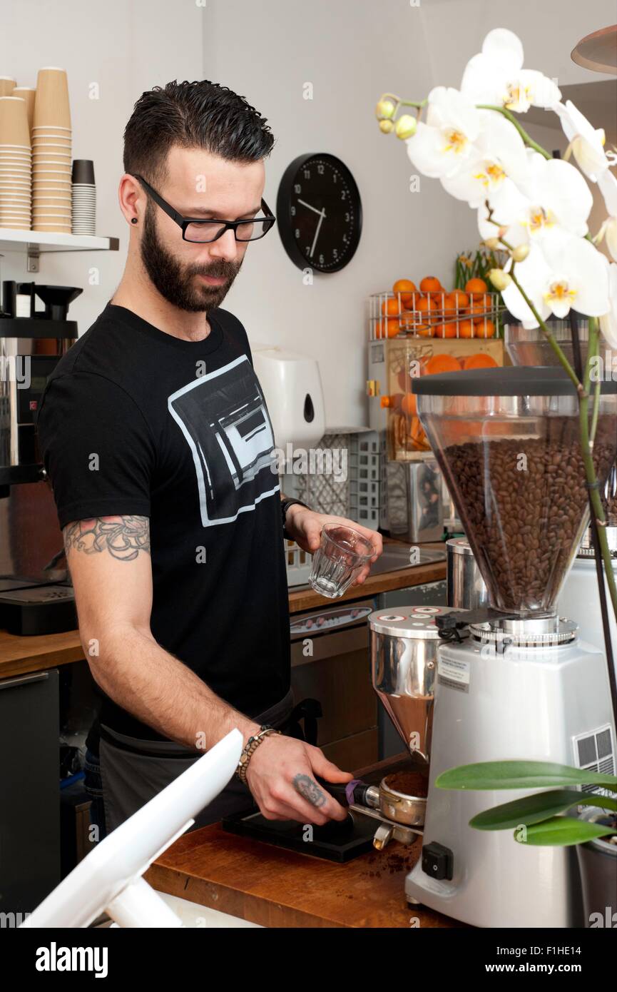 Behind counter coffee shop hi-res stock photography and images - Alamy