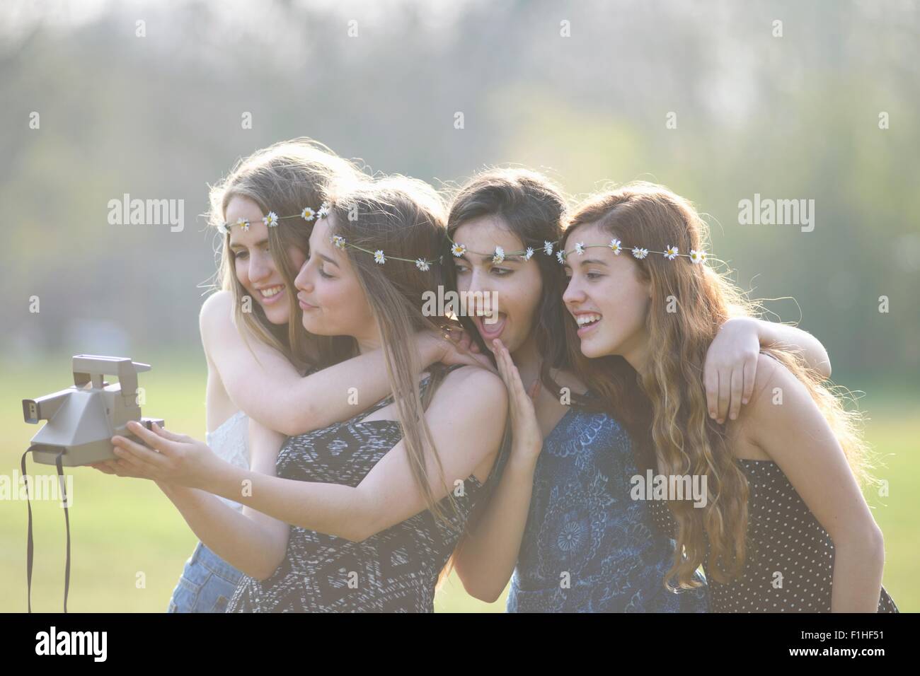 Girls camera hi-res stock photography and images - Alamy