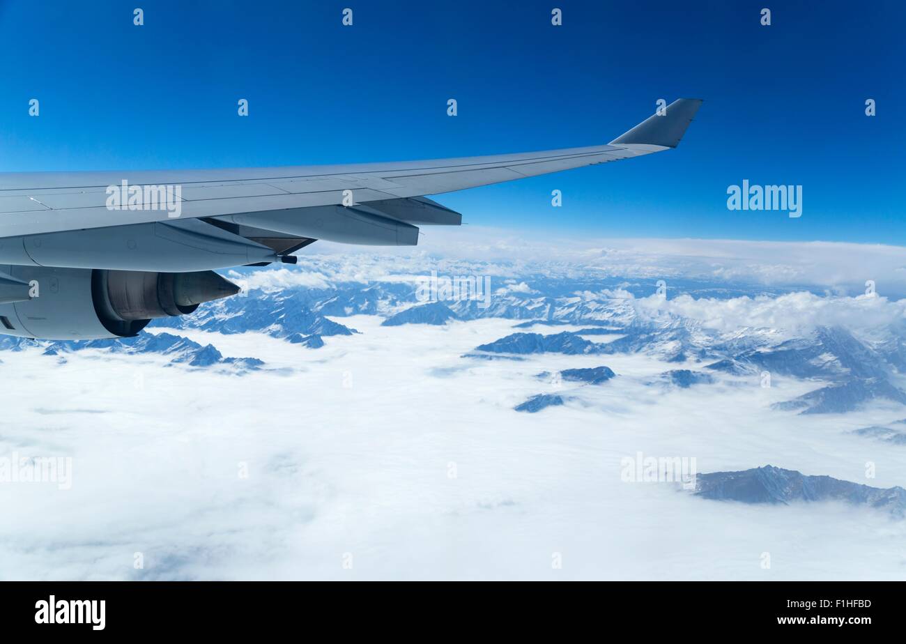 View of airplane wing through airplane window Stock Photo - Alamy