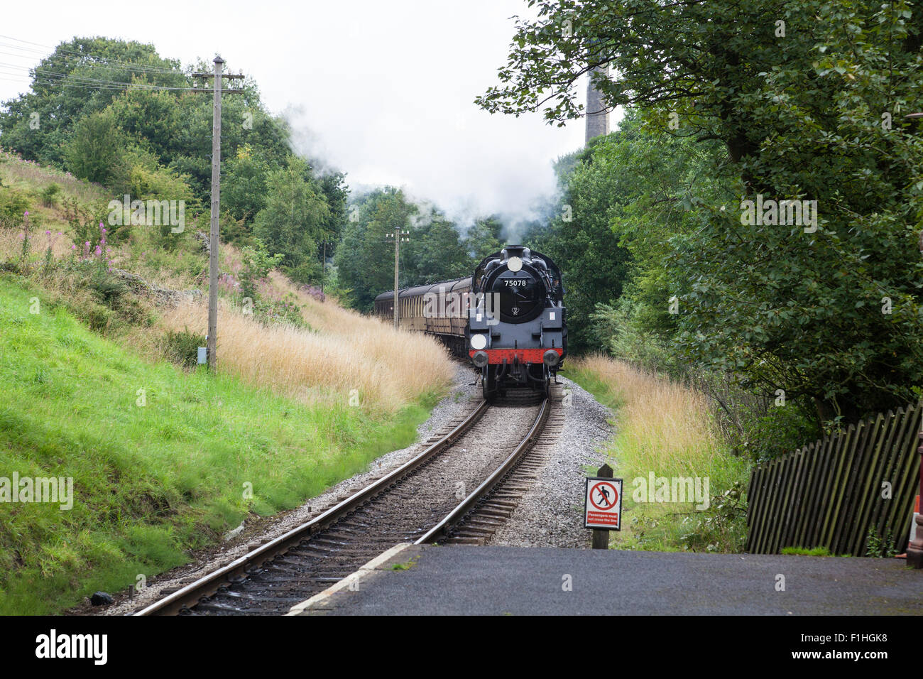 British Railways BR standard 4-6-0 steam locomotive 75078 approaches ...