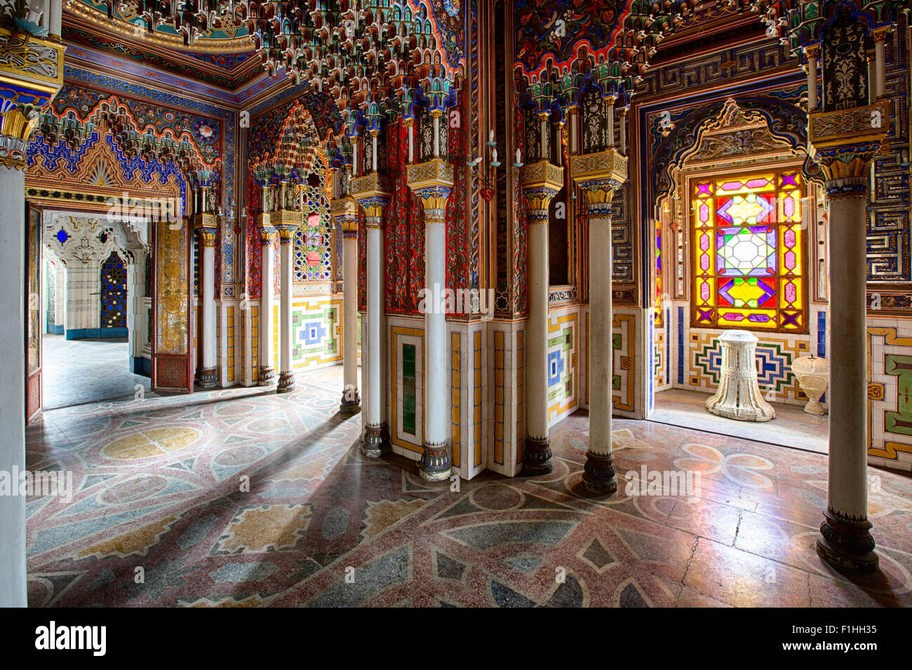 Moorish style palace interior Stock Photo - Alamy