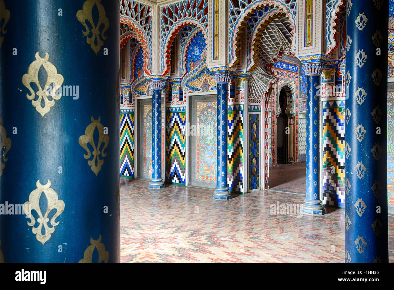 Moorish style palace interior Stock Photo - Alamy