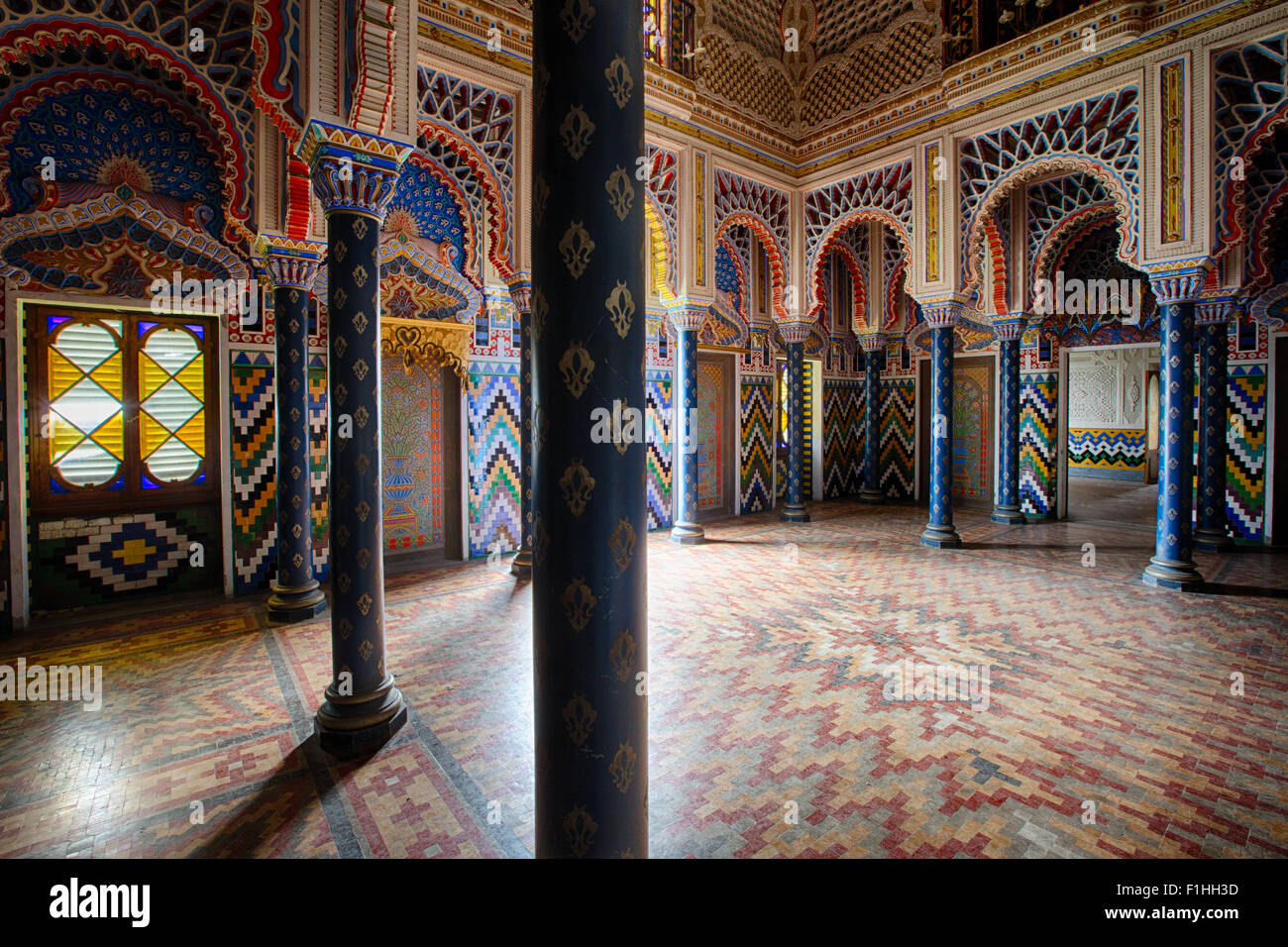 Moorish style palace interior Stock Photo - Alamy