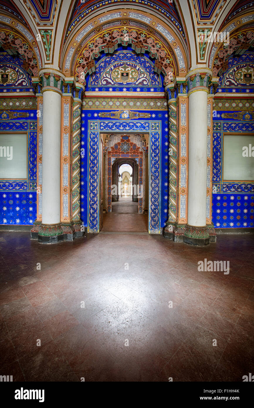 Moorish style palace interior Stock Photo - Alamy