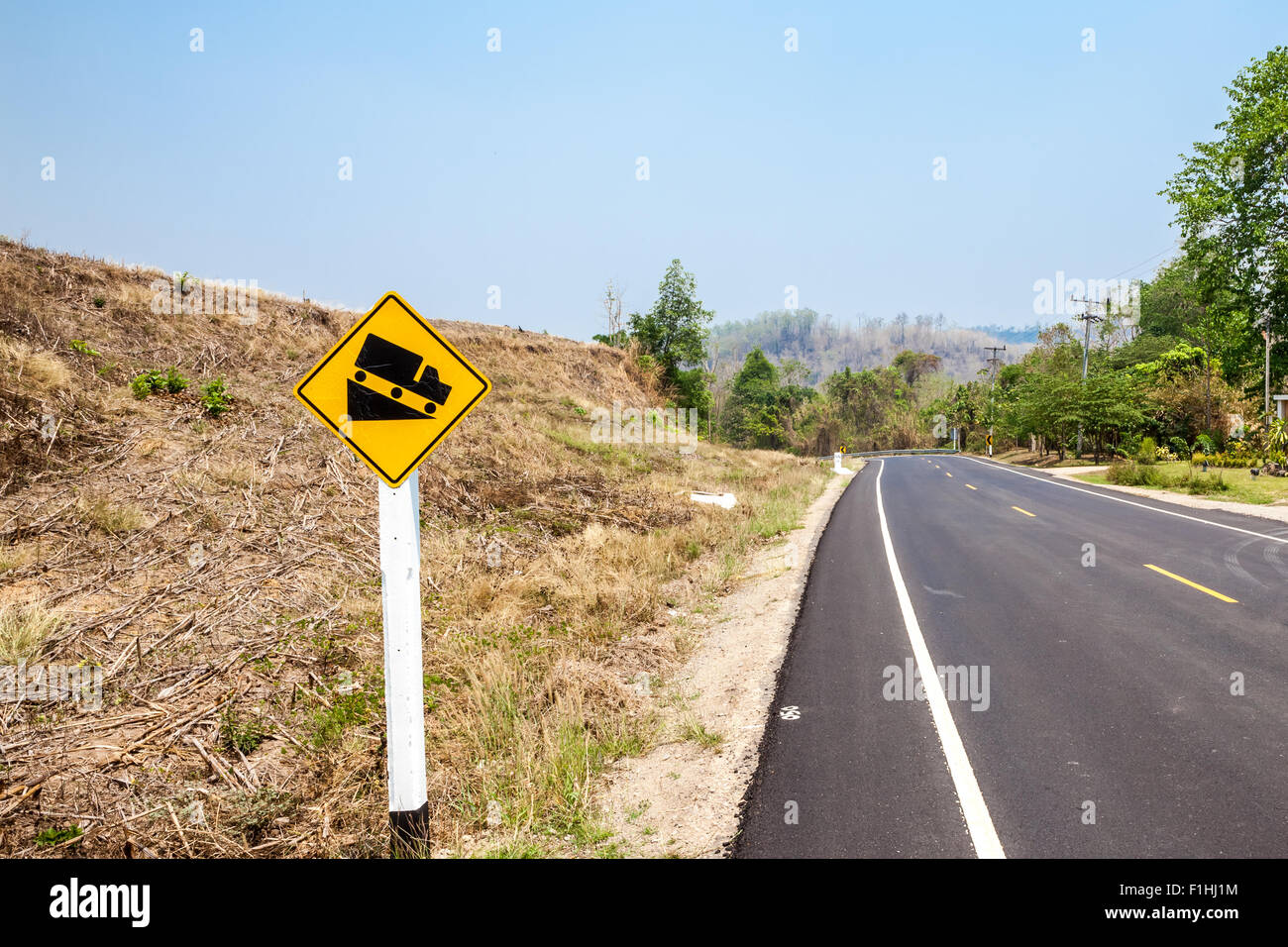 Steep grade truck road sign hi-res stock photography and images - Alamy