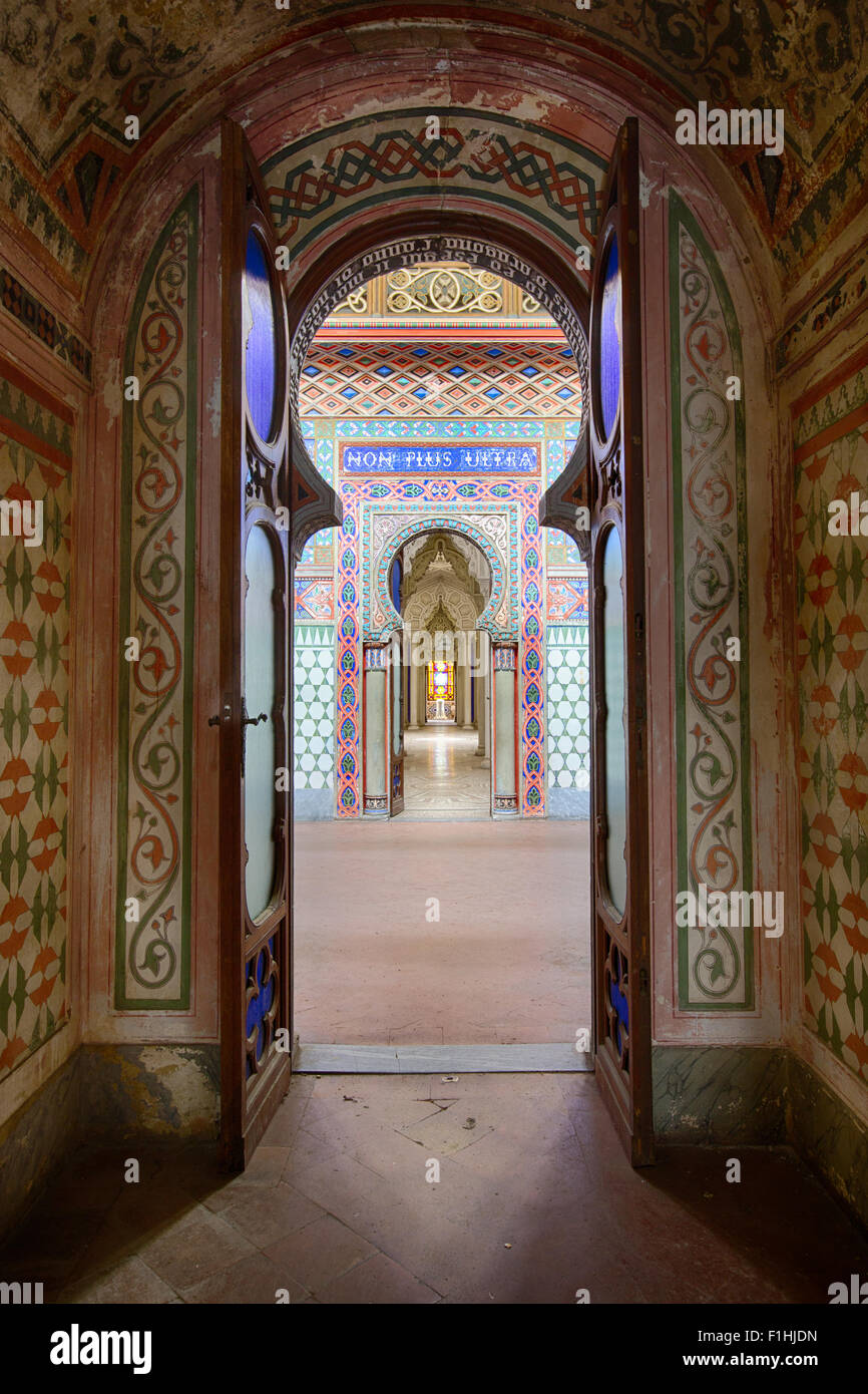 Moorish style palace interior Stock Photo - Alamy