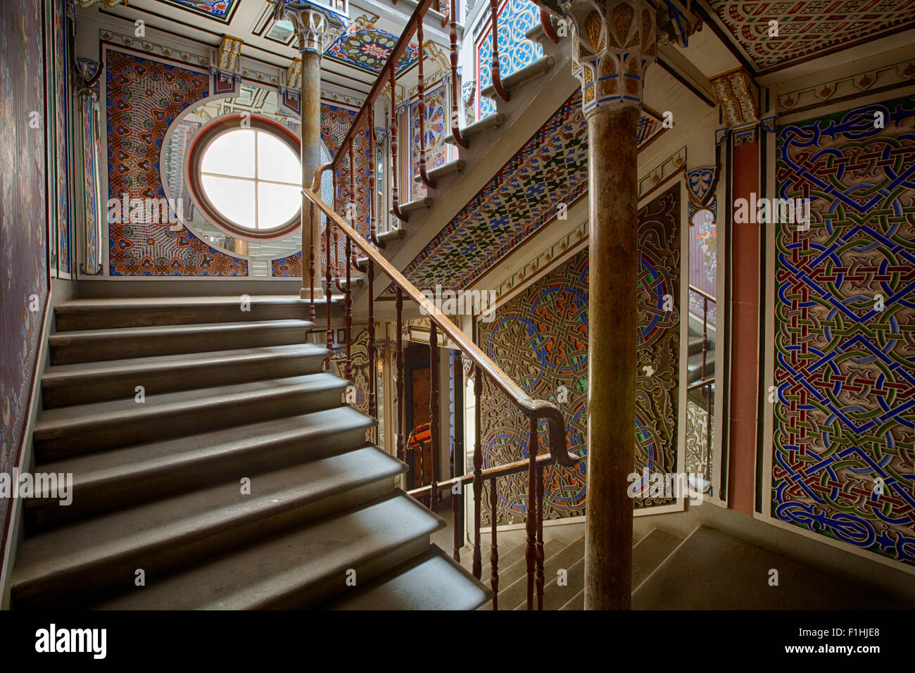 Moorish style palace interior Stock Photo - Alamy