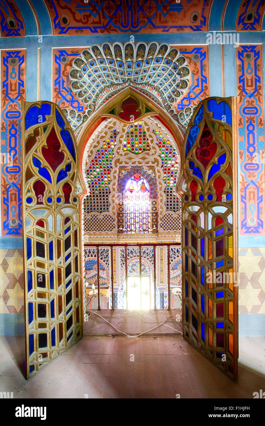 Moorish style palace interior Stock Photo - Alamy