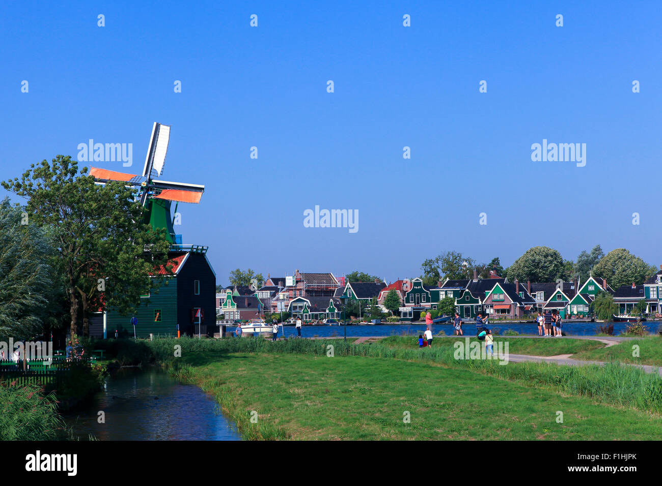 Classic Dutch windmill at Zaanse Schans Stock Photo - Alamy