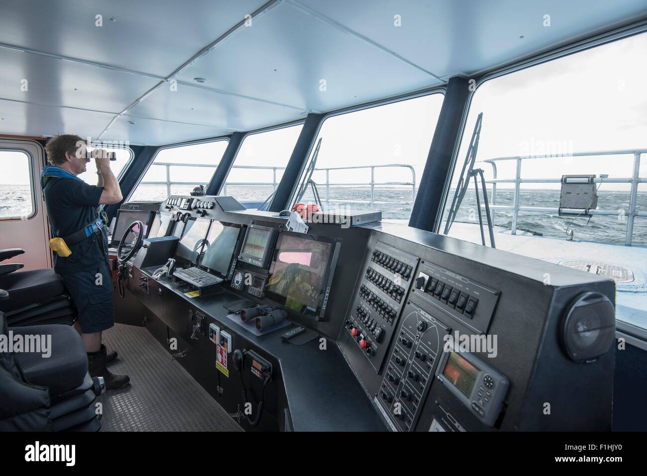 Ship's bridge captain hi-res stock photography and images - Alamy
