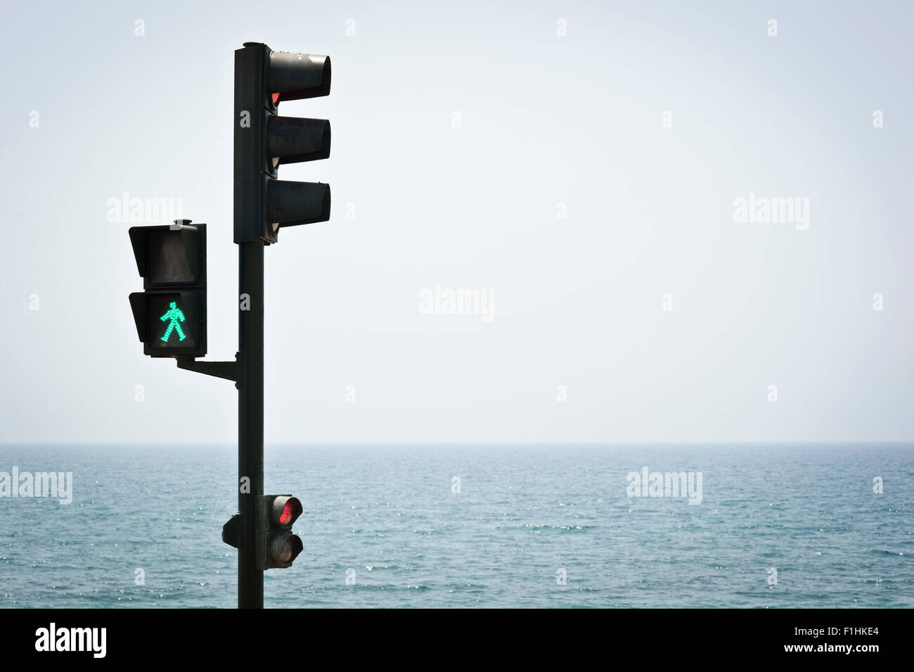 Pedestrian traffic light hi-res stock photography and images - Alamy