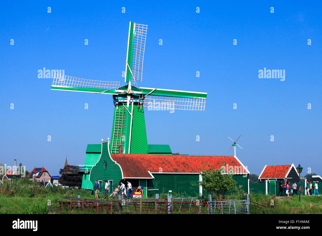 Classic Dutch windmill at Zaanse Schans Stock Photo - Alamy